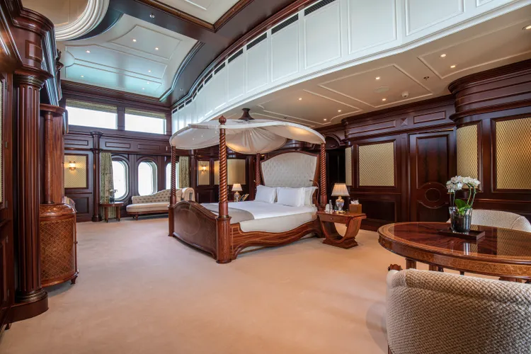 FIREBIRD yacht for charter (Feadship, 69.5m, 2007)